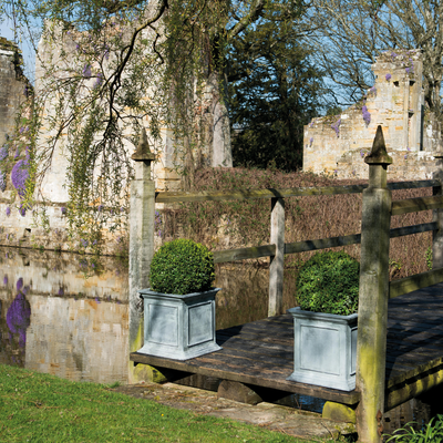 English Planters | A Place In The Garden– A Place In The Garden UK